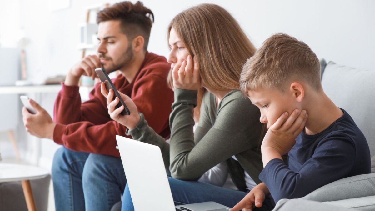 12 "Outdated" Parenting Trends That Are Making Kids Miserable